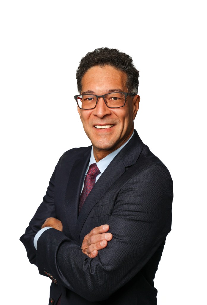 Nicolas Uzcategui, MD - Meadows Eye Physicians & Surgeons